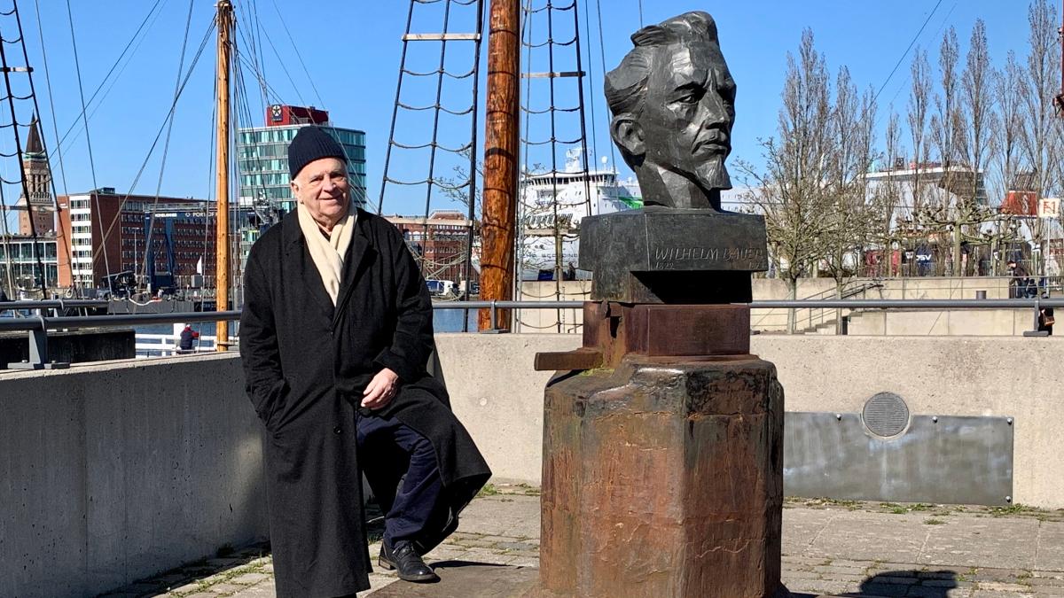 Bronzebüste des U-Boot-Pioniers Wilhelm Bauer wieder in Kiel aufg | SHZ