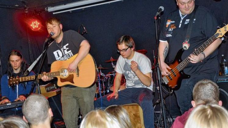 Rockiger Liedermacher-Abend begeistert die Zuhörer