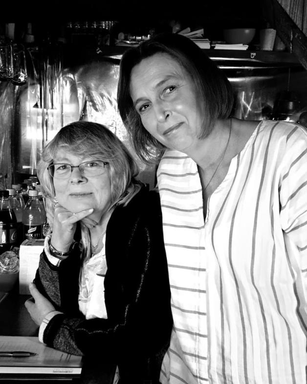 Wiedereröffnung der Bärenhöhle: Helgoländer trinken hinter Plasti