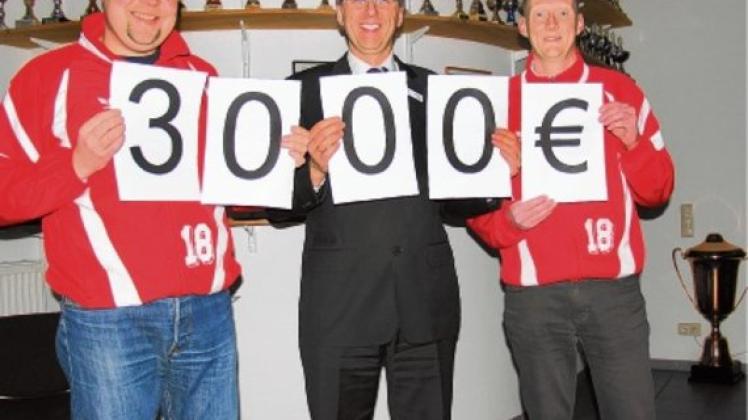 Spende für die Flutlichtanlage