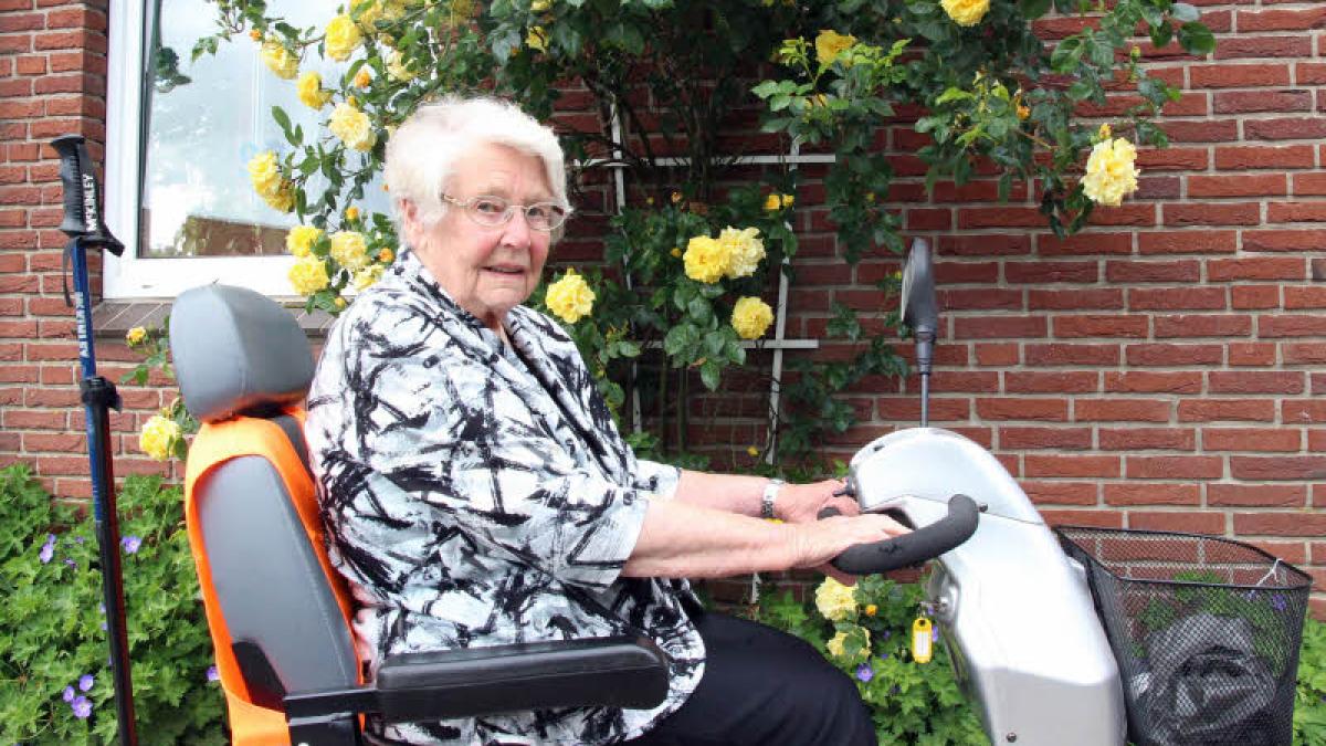 Marie Bruhn - mit 100 Jahren immer noch mobil und voller Mumm