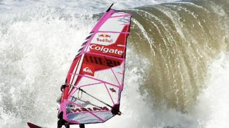 Spektakuläre Windsurf-Show vor Sylt