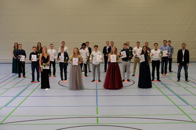 Geschafft! Das sind die Abiturienten der Klaus-Harms-Schule