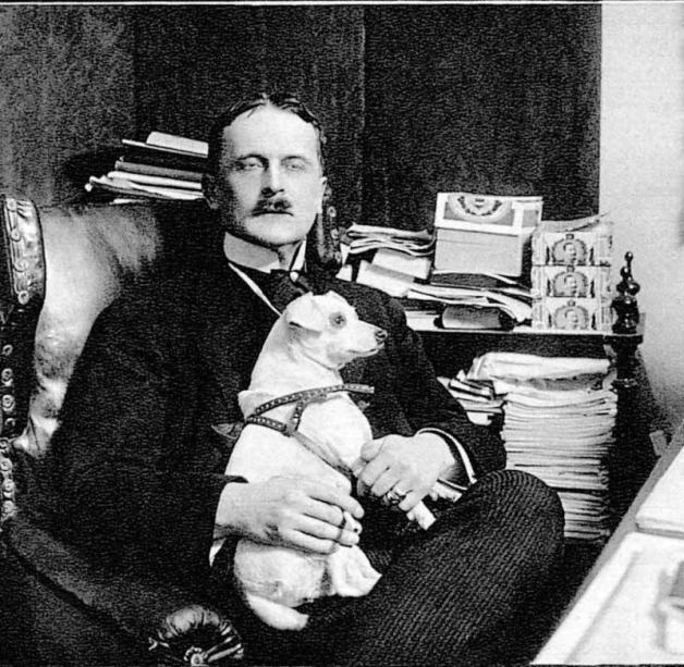 Hier liegt der Hund von Ulrich Graf Brockdorff-Rantzau begraben