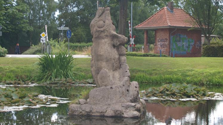 Was steckt hinter dem Dinosaurier-Brunnen von Hohenwestedt?