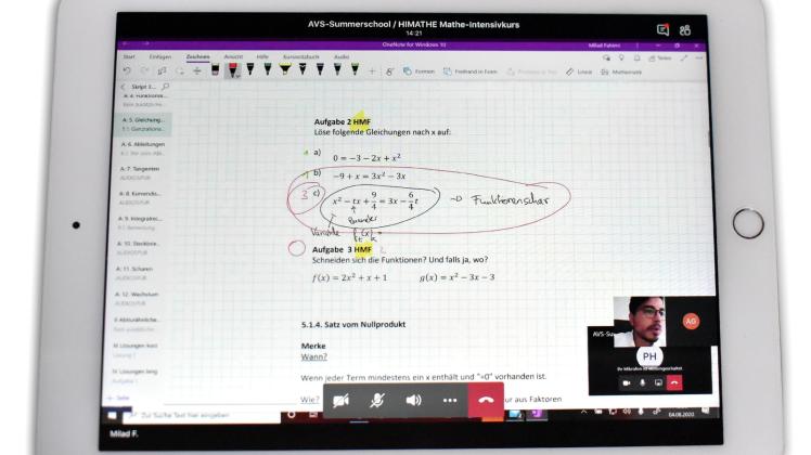 Büffeln in den Sommerferien: 130 Schüler nutzen die digitale Summ