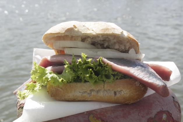 Wer hat das beste Matjesbrötchen?