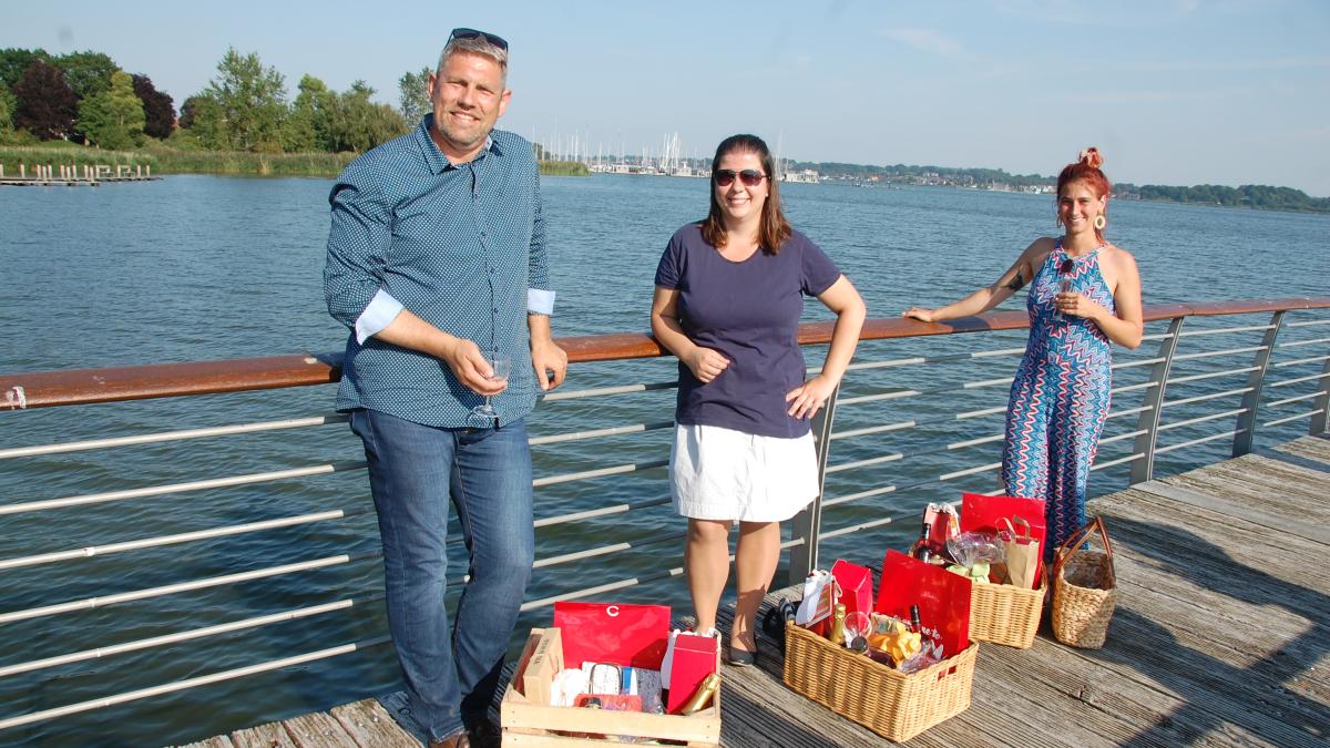 Helge Schütze, Sandra Pilkes und Julia Claußen für ihre Marketing