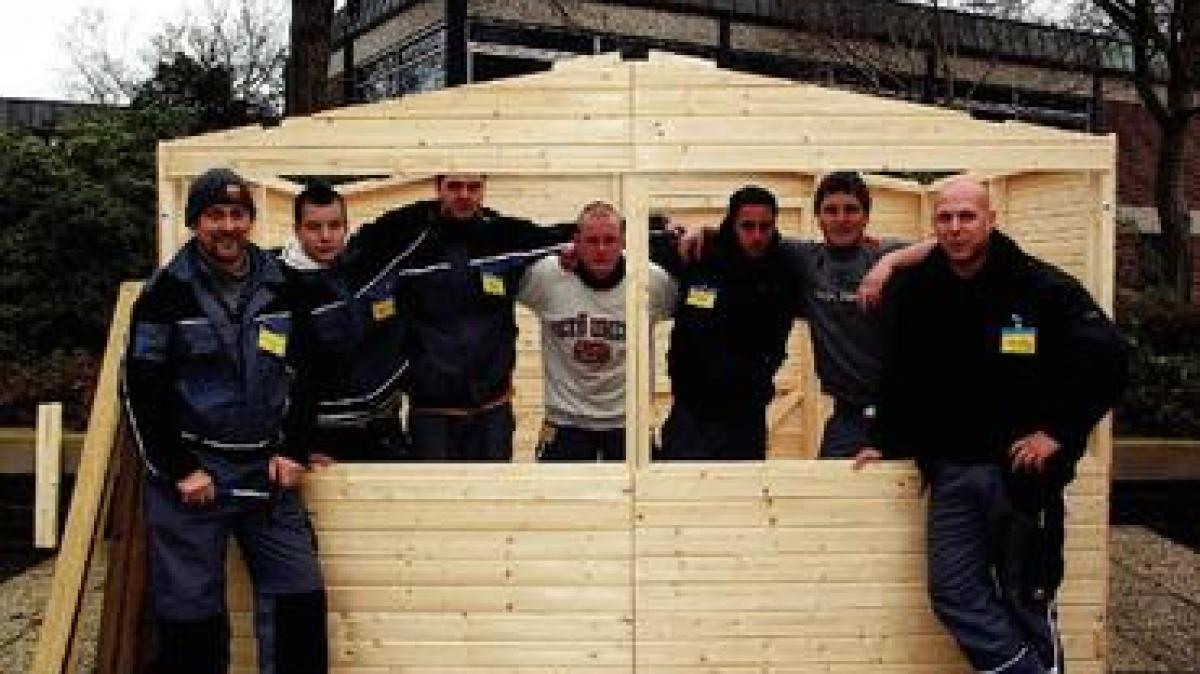 Produktionsschule lässt Weihnachtsdorf wachsen