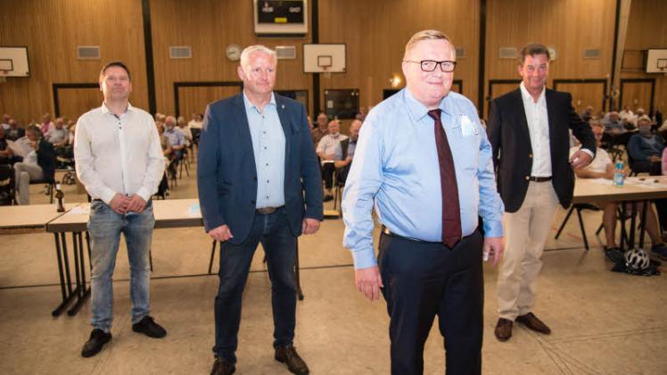 Corona-Parteitag in Schwentinental bestätigt Werner Kalinka im Am