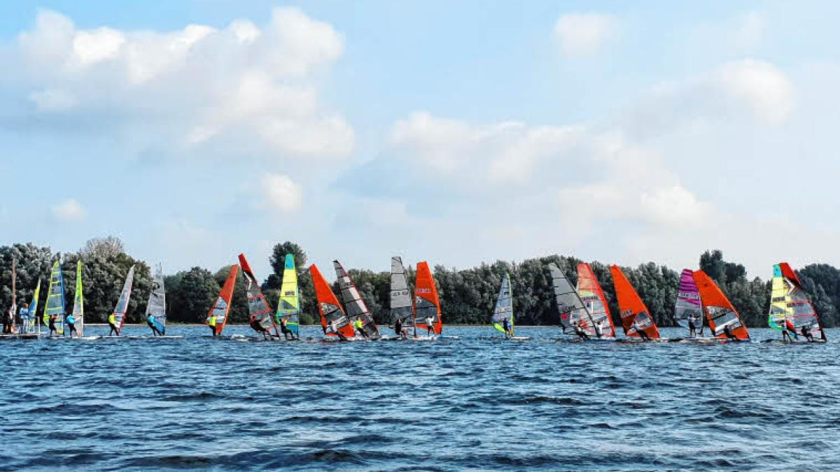 Groß Wittenseerin Jenny Bender surft mit ihrem Team zum Titel | SHZ