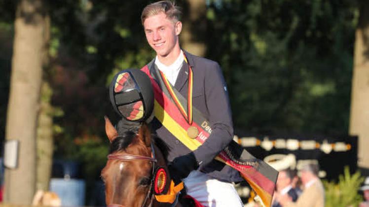 Hannes Ahlmann aus Reher ist Deutscher Meister der Jungen Reiter