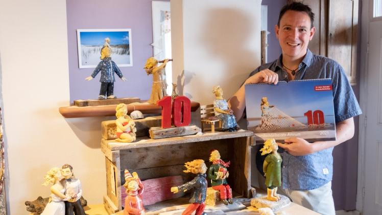 Seit zehn Jahren rückt Matthias Menk seine getöpferten Figuren in