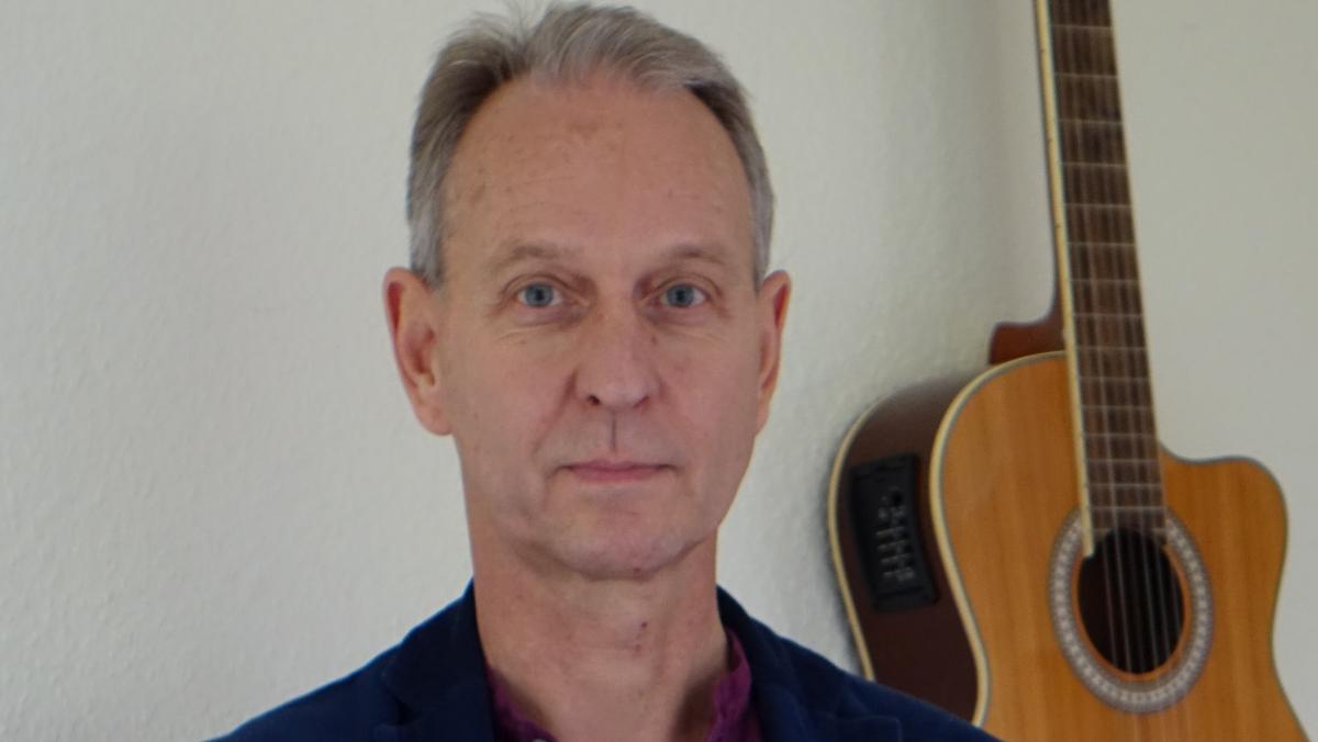 Bilsen: Musiker Peter Wulff-Thießen setzt auf populäre Gitarren-K