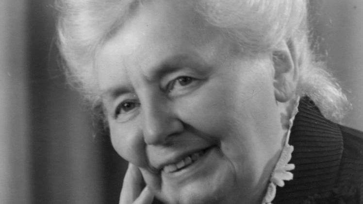 Heimatkundliches Jahrbuch: Als Frauen die Politik im Kreis Pinneb | SHZ