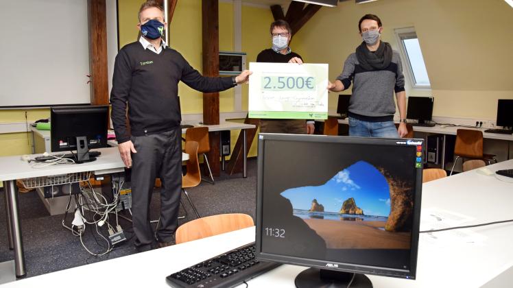 2500 Euro für die digitale Ausstattung am Rendsburger Helene-Lang