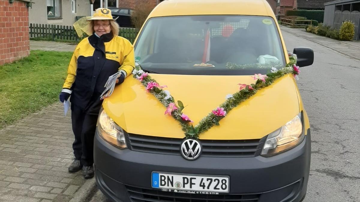 Sogar der Nachbarsdackel wollte mit Birgit Jahn in Osterstedt die