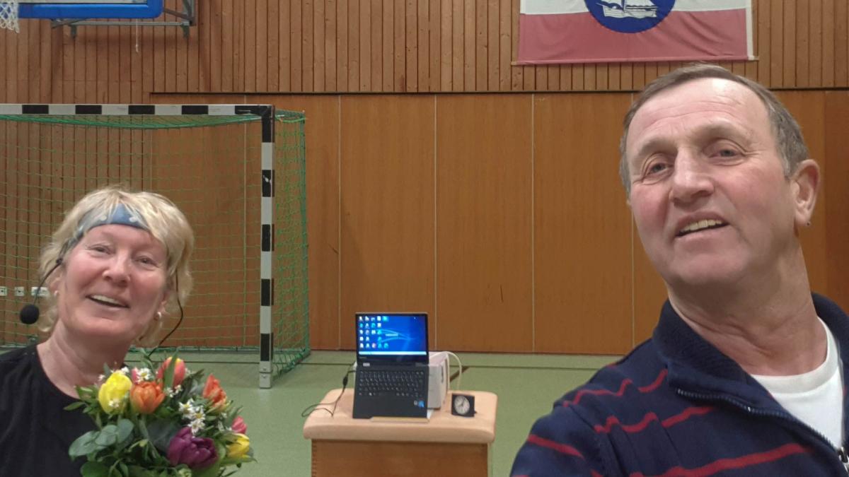 Sabine Baade bietet Online-Trainingsprogramm aus der Sporthalle