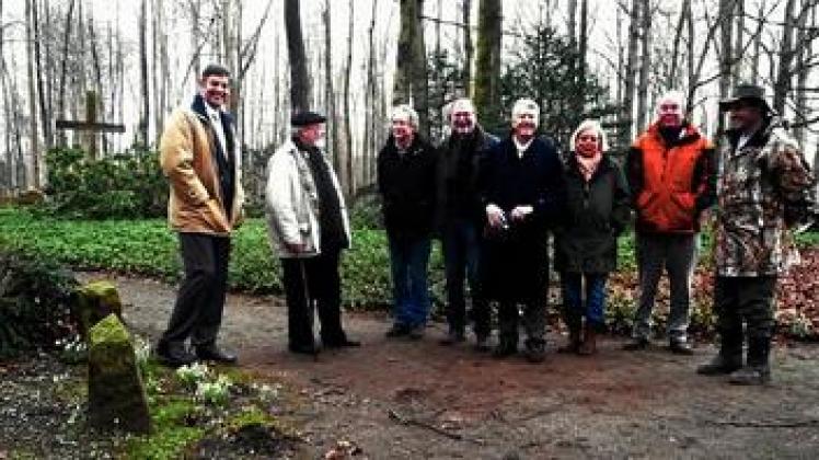 Mehr Licht für den Ehrenhain | SHZ