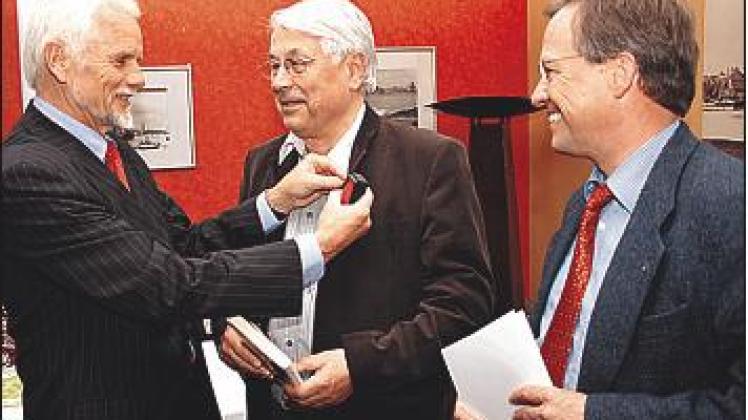 Silberne Ehrennadel für Werner Barz