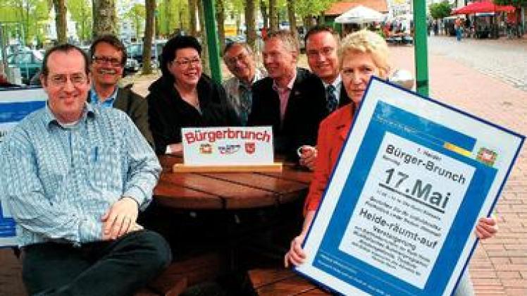 Frühstücken mitten in der Fußgängerzone