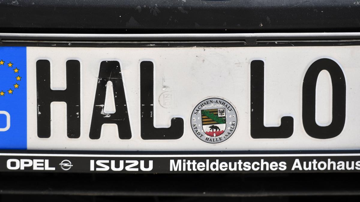 Erste Reisewelle nach Corona: Kennzeichen und ihre versteckten Bo