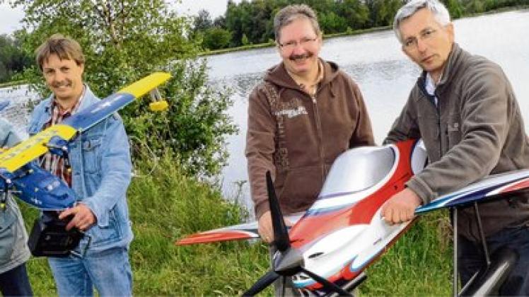 Spektakuläre Flugmanöver über dem Heidhofsee | SHZ