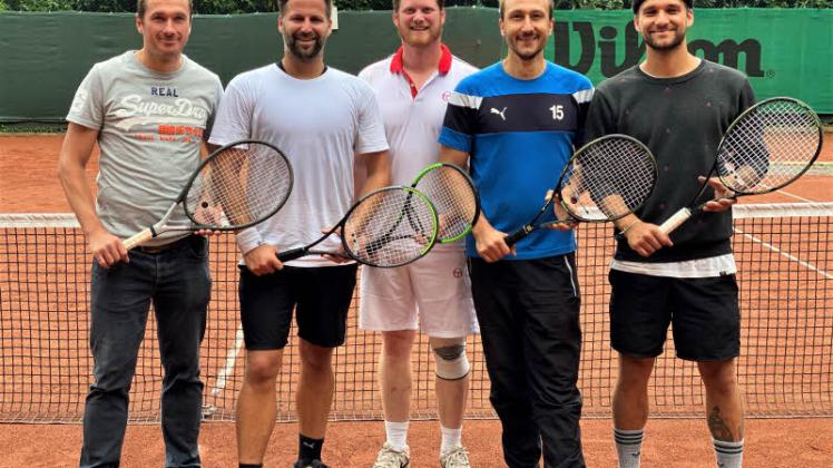 Nils Dummer gewinnt sein Einzel 6:0, 6:0