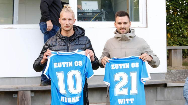 Kevin Hübner und Basti Witt wurden vor dem Spiel verabschiedet