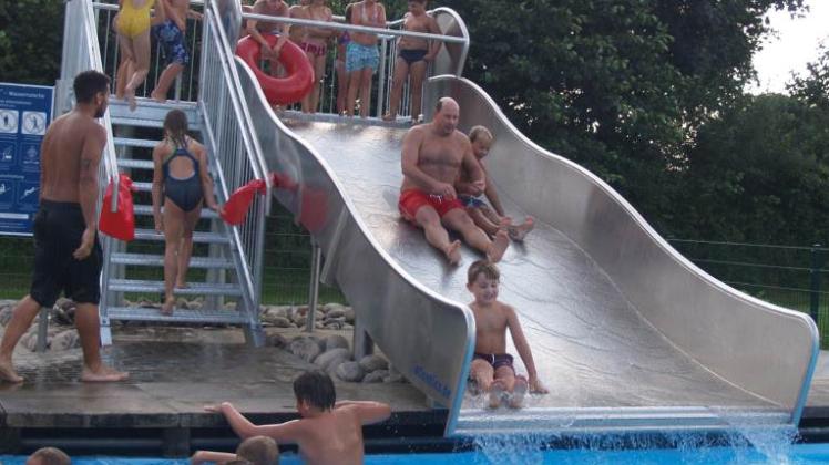 Neue Rutsche fürs Freibad