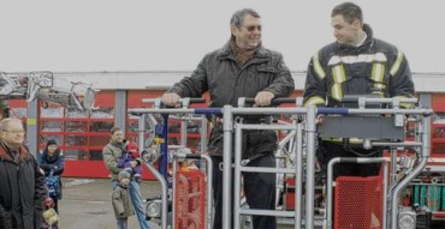 Höhenflug am Geburtstag - mit der neuer Drehleiter