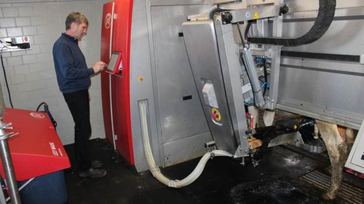 Mit dem Roboter im Kuhstall | SHZ