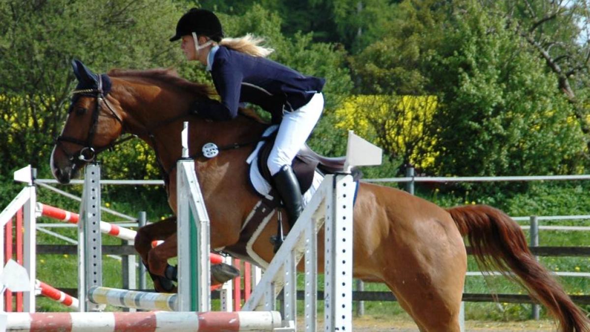 L-Springen: Sarah Fee Gonell siegt nach Stechen vor Dahlmann