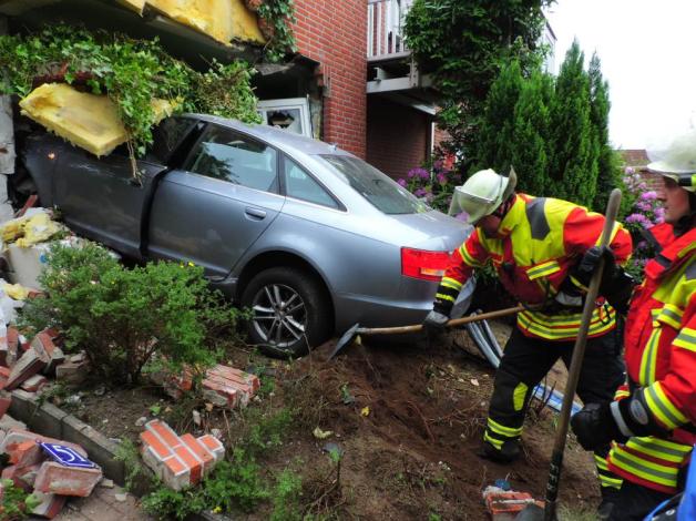 Der Aufprall des Autos war ohrenbetäubend laut