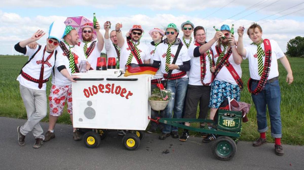 Mit Bier und Bollerwagen auf Vatertagstour