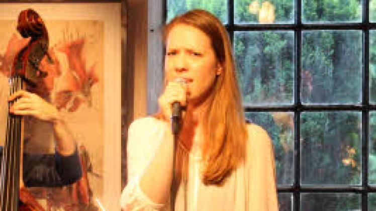 Literatursommer mit Buchpremiere und Musik von Norma Schulz