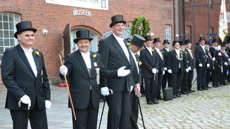 Neuwerker feiern ihre neue Majestät