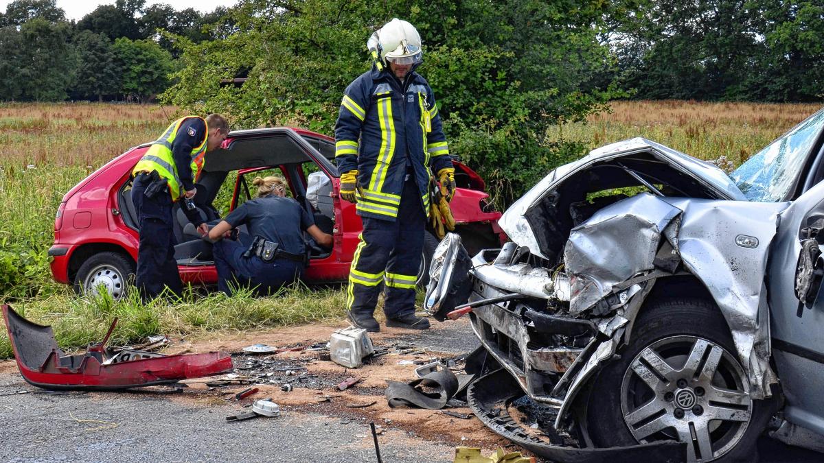 Zwei Verletzte bei Autounfall
