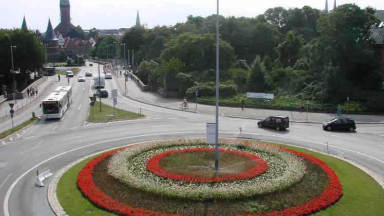 Lindenplatz in voller Blüte der Stadtfarben