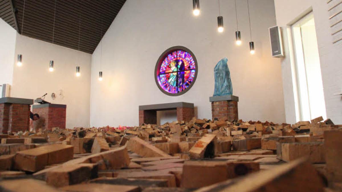 Osdorfs Kirchenboden wird in Scheune recycelt