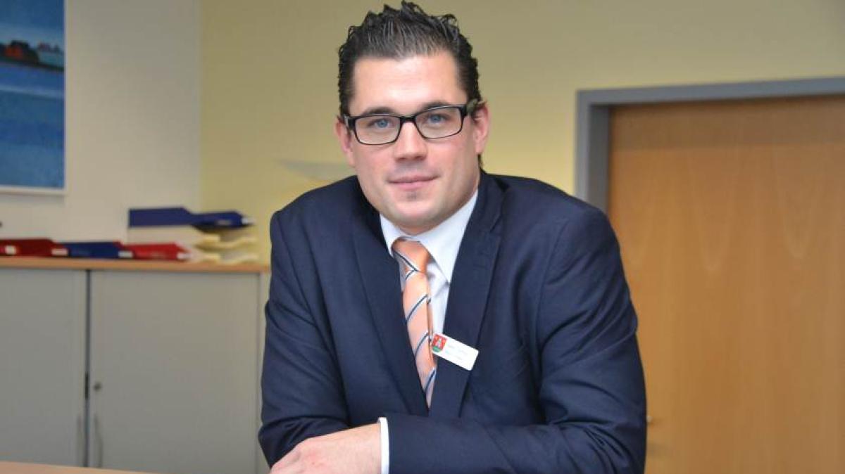 Der Neue im Büro der Bürgermeisterin