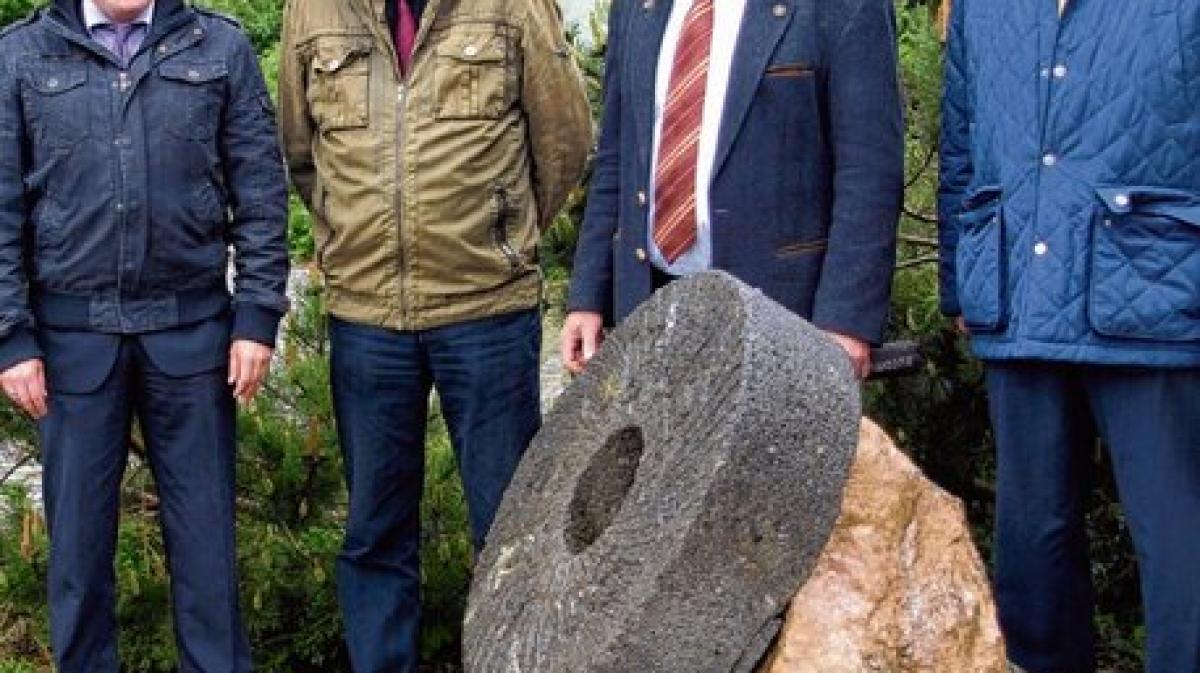 Neue Schilder und neues Grün für das Claus-Harms-Denkmal