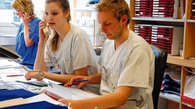 Schüler haben Dermatologie am UKSH im Griff