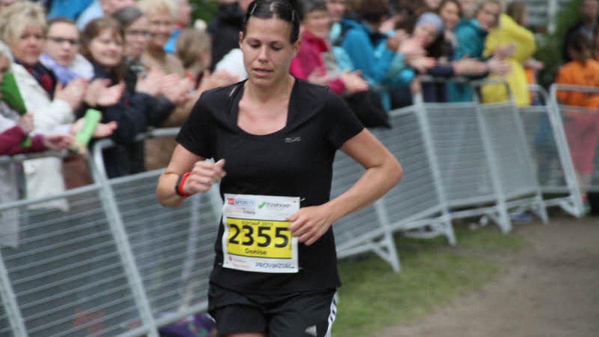 Denise Hoffmann und Thomas Ebel liegen im Halbmarathon vorn
