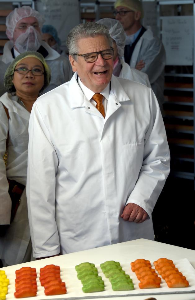 Joachim Gauck und 180 Diplomaten im Lübecker Marzipan-Tempel