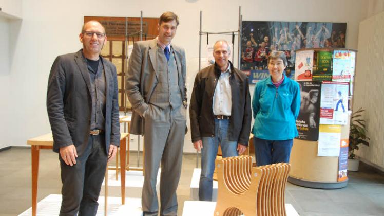 Fachschüler stellen praktische und kindgerechte Möbel aus | SHZ