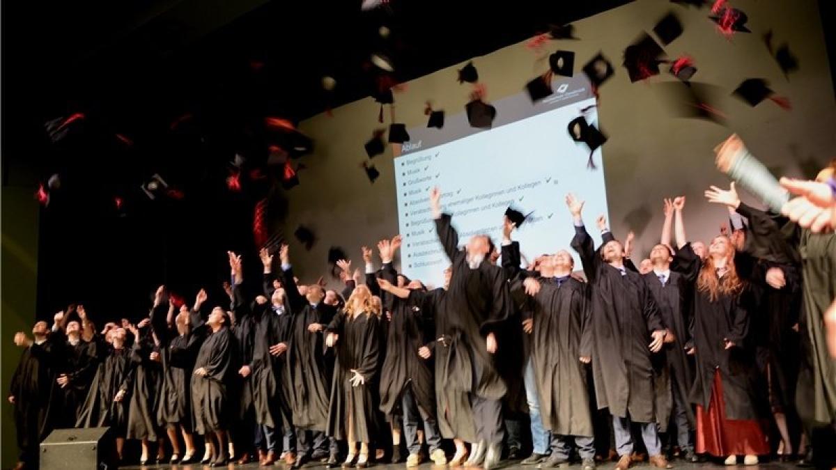 Abschlussfeier der Absolventen am Campus