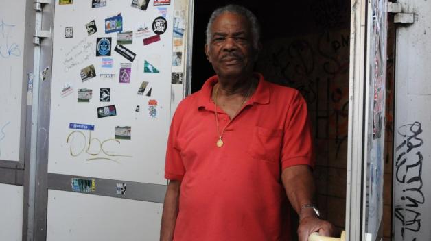 Rockpalastbesitzer über das Bermudadreieck, Migration und