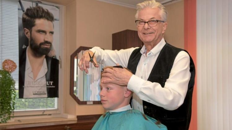 Der Haar-Schneider: Friseur seit 50