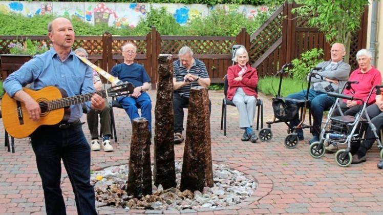 Hagener Axel Harnack musiziert für